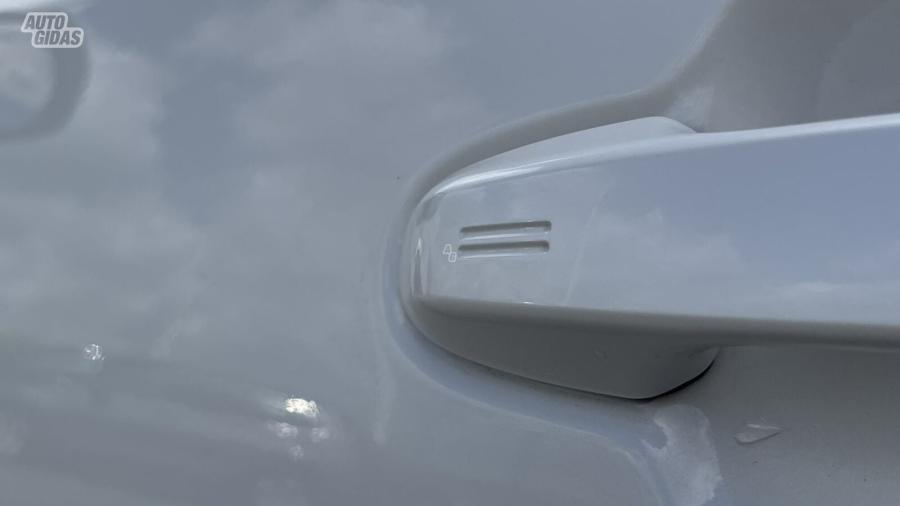 Balts Toyota C-HR 2017 Marijampole, ar dzinēja tilpumu 1.80 L un nobraukumu 139 tūkst. km par 15990 €, foto 30 vietnē AUTOMOTO.COM.LV