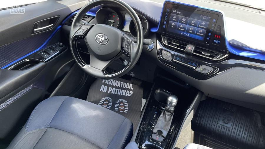 Balts Toyota C-HR 2017 Marijampole, ar dzinēja tilpumu 1.80 L un nobraukumu 139 tūkst. km par 15990 €, foto 16 vietnē AUTOMOTO.COM.LV