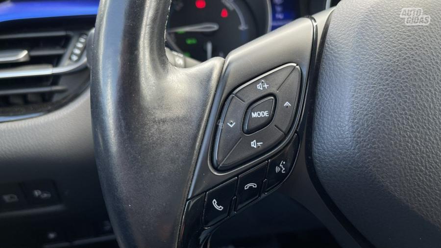 Balts Toyota C-HR 2017 Marijampole, ar dzinēja tilpumu 1.80 L un nobraukumu 139 tūkst. km par 15990 €, foto 21 vietnē AUTOMOTO.COM.LV