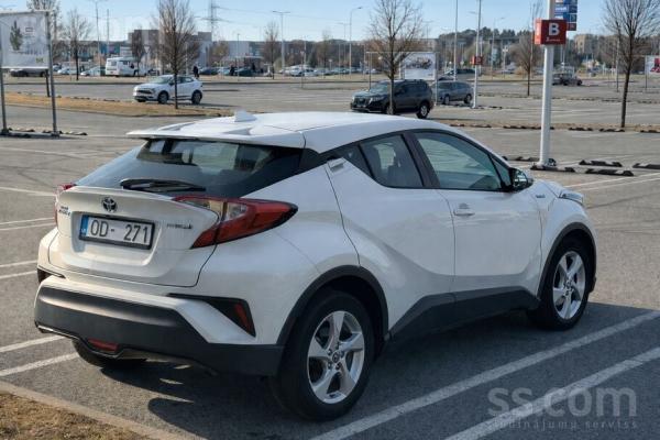 Белый Тойота C-HR 2017 в Рига, объемом двигателя 1.80 л и пробегом 118 тыс. км за 16700 €, фото 4 на AUTOMOTO.COM.LV