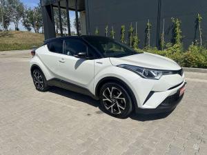 White Toyota C-HR 2017 in Vilnius, with an engine capacity of 1.80 L and mileage of 178 thousand km for 16250 €, photo 6 on AUTOMOTO.COM.LV