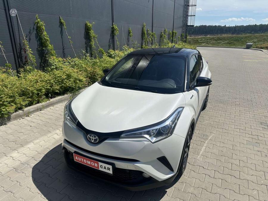 White Toyota C-HR 2017 in Vilnius, with an engine capacity of 1.80 L and mileage of 178 thousand km for 16250 €, photo 9 on AUTOMOTO.COM.LV