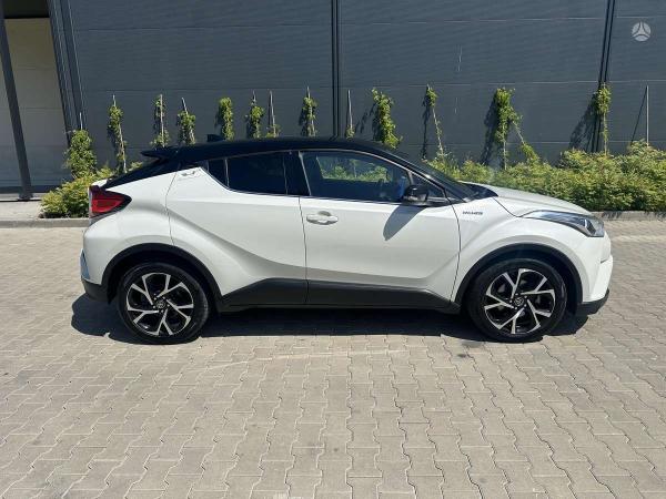 Белый Тойота C-HR 2017 в Вильнюс, объемом двигателя 1.80 л и пробегом 178 тыс. км за 16250 €, фото 10 на AUTOMOTO.COM.LV