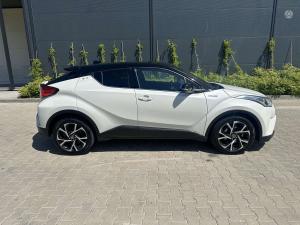 White Toyota C-HR 2017 in Vilnius, with an engine capacity of 1.80 L and mileage of 178 thousand km for 16250 €, photo 11 on AUTOMOTO.COM.LV