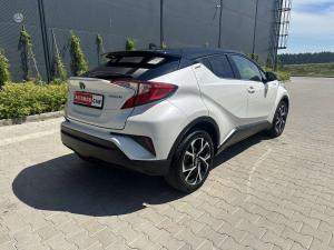 White Toyota C-HR 2017 in Vilnius, with an engine capacity of 1.80 L and mileage of 178 thousand km for 16250 €, photo 12 on AUTOMOTO.COM.LV
