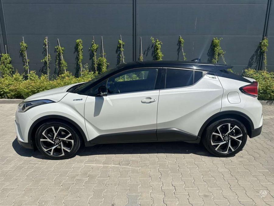 White Toyota C-HR 2017 in Vilnius, with an engine capacity of 1.80 L and mileage of 178 thousand km for 16250 €, photo 19 on AUTOMOTO.COM.LV