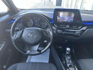 White Toyota C-HR 2017 in Vilnius, with an engine capacity of 1.80 L and mileage of 178 thousand km for 16250 €, photo 29 on AUTOMOTO.COM.LV