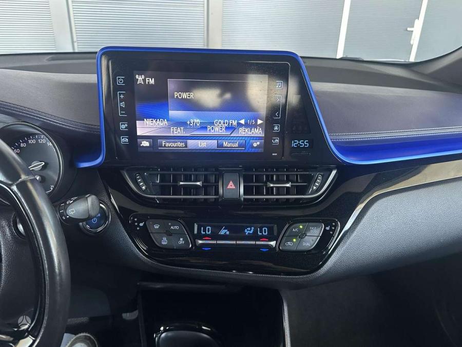 White Toyota C-HR 2017 in Vilnius, with an engine capacity of 1.80 L and mileage of 178 thousand km for 16250 €, photo 43 on AUTOMOTO.COM.LV