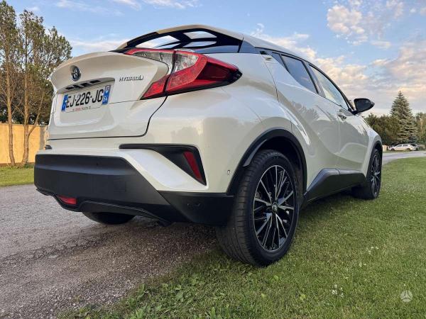 Balts Toyota C-HR 2017 Kauņa, ar dzinēja tilpumu 1.80 L un nobraukumu 157 tūkst. km par 16499 €, foto 4 vietnē AUTOMOTO.COM.LV