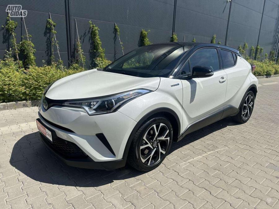 Белый Тойота C-HR 2017 в Вильнюс, объемом двигателя 1.80 л и пробегом 178 тыс. км за 16250 €, фото 1 на AUTOMOTO.COM.LV