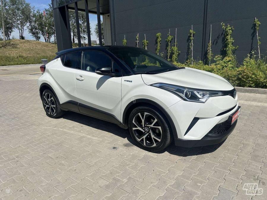 Белый Тойота C-HR 2017 в Вильнюс, объемом двигателя 1.80 л и пробегом 178 тыс. км за 16250 €, фото 6 на AUTOMOTO.COM.LV