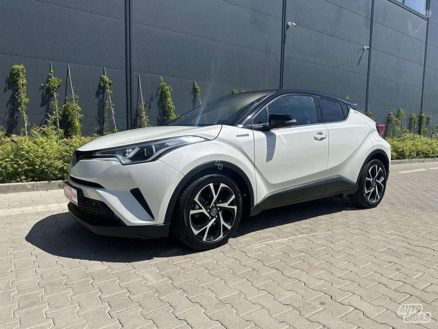 Белый Тойота C-HR 2017 в Вильнюс, объемом двигателя 1.80 л и пробегом 178 тыс. км за 16250 €, фото 7 на AUTOMOTO.COM.LV