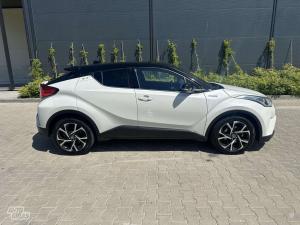 Белый Тойота C-HR 2017 в Вильнюс, объемом двигателя 1.80 л и пробегом 178 тыс. км за 16250 €, фото 11 на AUTOMOTO.COM.LV