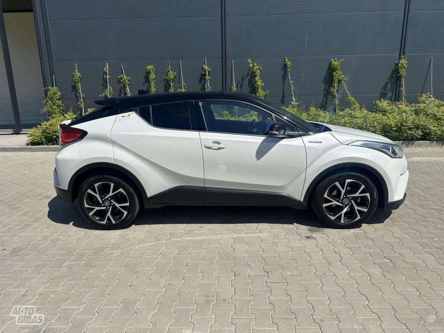 Белый Тойота C-HR 2017 в Вильнюс, объемом двигателя 1.80 л и пробегом 178 тыс. км за 16250 €, фото 11 на AUTOMOTO.COM.LV