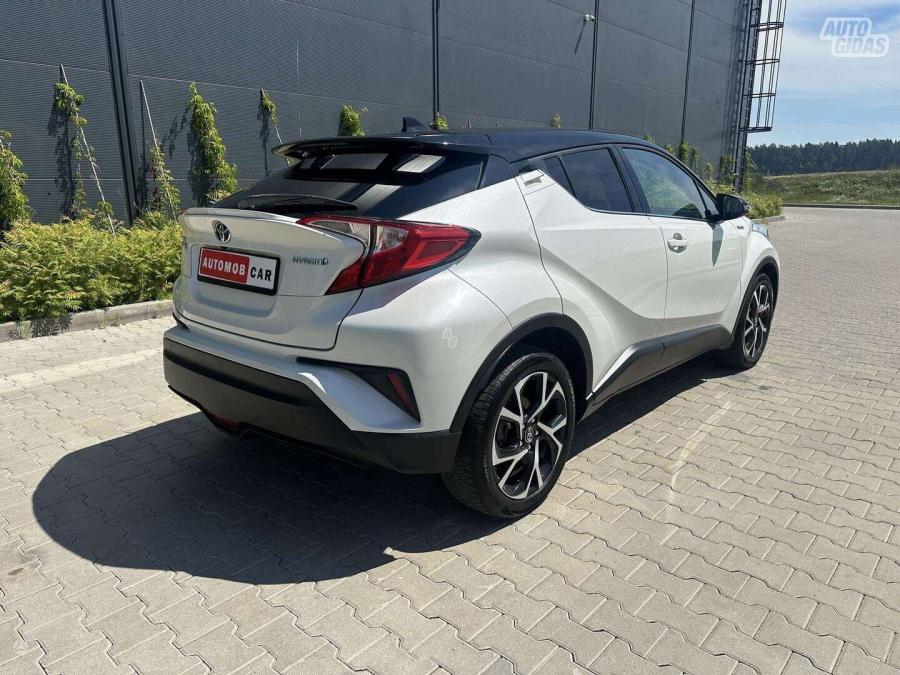 Белый Тойота C-HR 2017 в Вильнюс, объемом двигателя 1.80 л и пробегом 178 тыс. км за 16250 €, фото 12 на AUTOMOTO.COM.LV