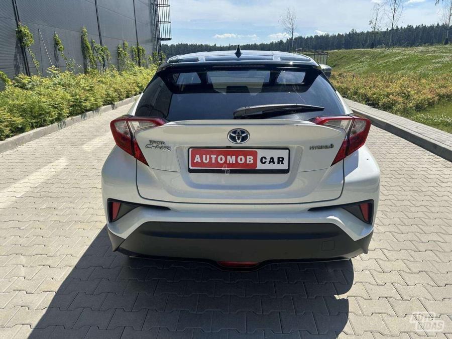 Белый Тойота C-HR 2017 в Вильнюс, объемом двигателя 1.80 л и пробегом 178 тыс. км за 16250 €, фото 15 на AUTOMOTO.COM.LV