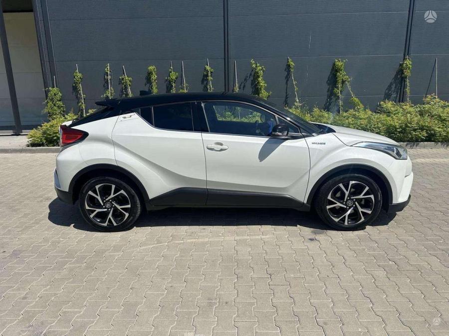 Balts Toyota C-HR 2017 Viļņa, ar dzinēja tilpumu 1.80 L un nobraukumu 178 tūkst. km par 16250 €, foto 11 vietnē AUTOMOTO.COM.LV