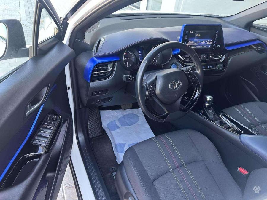 Balts Toyota C-HR 2017 Viļņa, ar dzinēja tilpumu 1.80 L un nobraukumu 178 tūkst. km par 16250 €, foto 24 vietnē AUTOMOTO.COM.LV