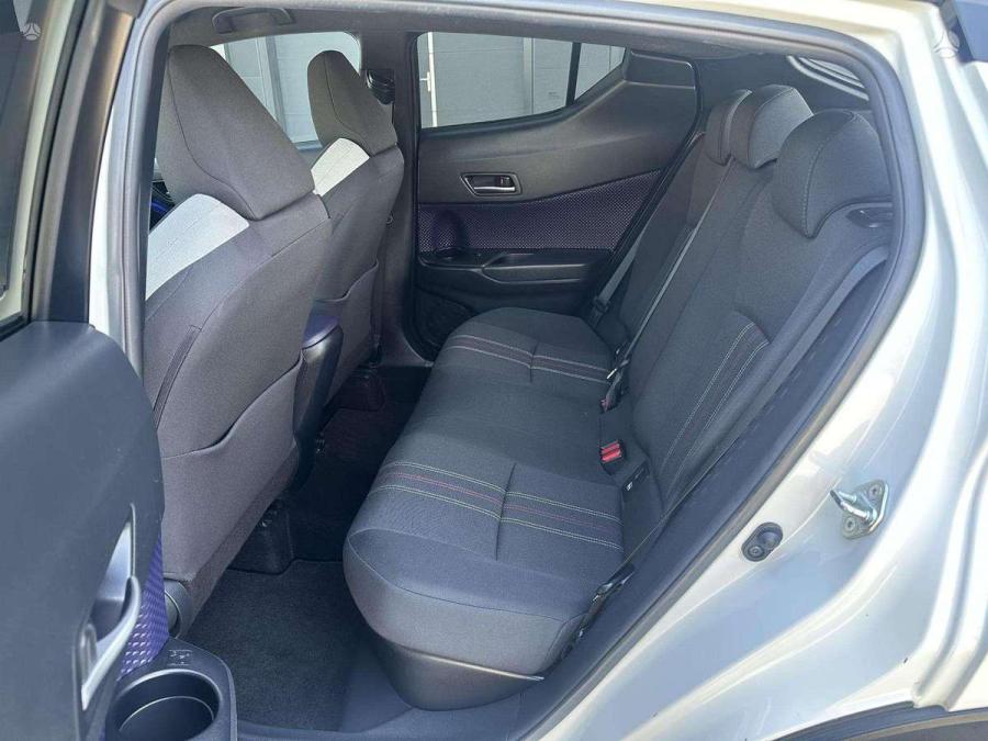 Balts Toyota C-HR 2017 Viļņa, ar dzinēja tilpumu 1.80 L un nobraukumu 178 tūkst. km par 16250 €, foto 25 vietnē AUTOMOTO.COM.LV