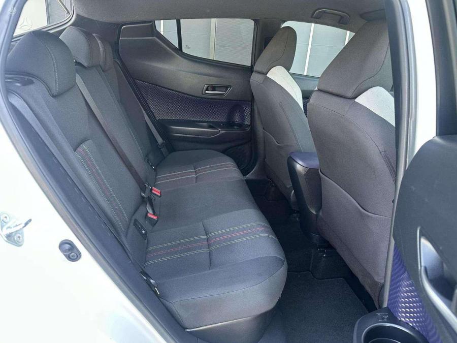 Balts Toyota C-HR 2017 Viļņa, ar dzinēja tilpumu 1.80 L un nobraukumu 178 tūkst. km par 16250 €, foto 35 vietnē AUTOMOTO.COM.LV
