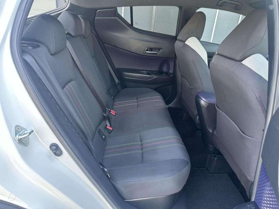 Balts Toyota C-HR 2017 Viļņa, ar dzinēja tilpumu 1.80 L un nobraukumu 178 tūkst. km par 16250 €, foto 36 vietnē AUTOMOTO.COM.LV