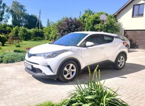 White Toyota C-HR 2017 in Klaipeda, with an engine capacity of 1.80 L and mileage of 165 thousand km for 17000 €, photo 3 on AUTOMOTO.COM.LV