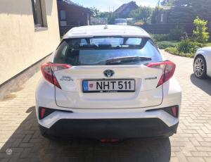 White Toyota C-HR 2017 in Klaipeda, with an engine capacity of 1.80 L and mileage of 165 thousand km for 17000 €, photo 9 on AUTOMOTO.COM.LV