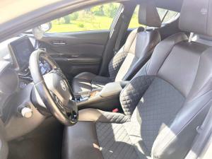 White Toyota C-HR 2017 in Klaipeda, with an engine capacity of 1.80 L and mileage of 165 thousand km for 17000 €, photo 13 on AUTOMOTO.COM.LV
