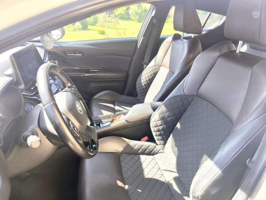 White Toyota C-HR 2017 in Klaipeda, with an engine capacity of 1.80 L and mileage of 165 thousand km for 17000 €, photo 13 on AUTOMOTO.COM.LV