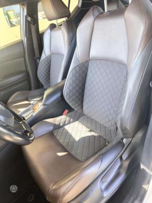 White Toyota C-HR 2017 in Klaipeda, with an engine capacity of 1.80 L and mileage of 165 thousand km for 17000 €, photo 14 on AUTOMOTO.COM.LV