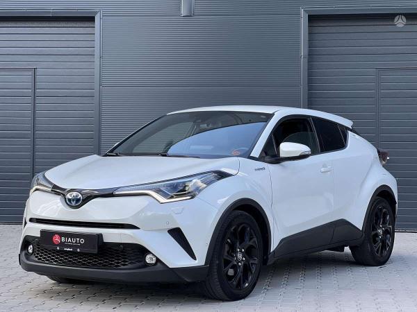 White Toyota C-HR 2017 in Utena, with an engine capacity of 1.80 L and mileage of 149 thousand km for 15700 €, photo 2 on AUTOMOTO.COM.LV