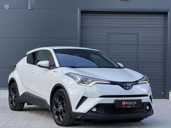 White Toyota C-HR 2017 in Utena, with an engine capacity of 1.80 L and mileage of 149 thousand km for 15700 €, photo 6 on AUTOMOTO.COM.LV