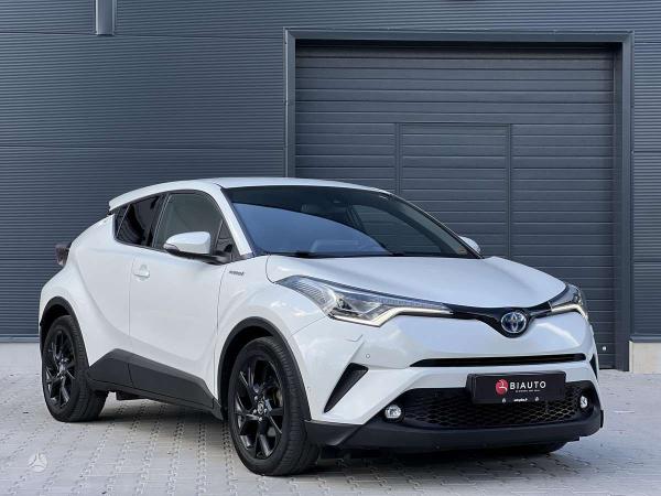 White Toyota C-HR 2017 in Utena, with an engine capacity of 1.80 L and mileage of 149 thousand km for 15700 €, photo 7 on AUTOMOTO.COM.LV