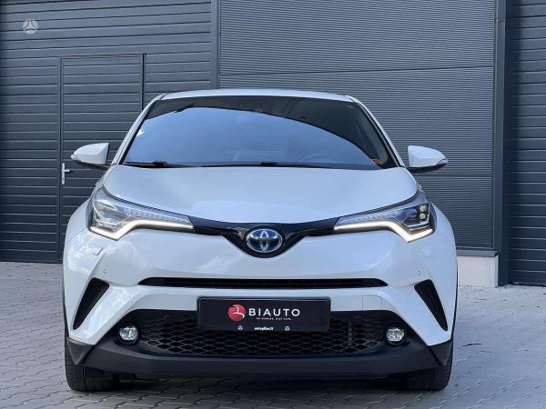 White Toyota C-HR 2017 in Utena, with an engine capacity of 1.80 L and mileage of 149 thousand km for 15700 €, photo 9 on AUTOMOTO.COM.LV