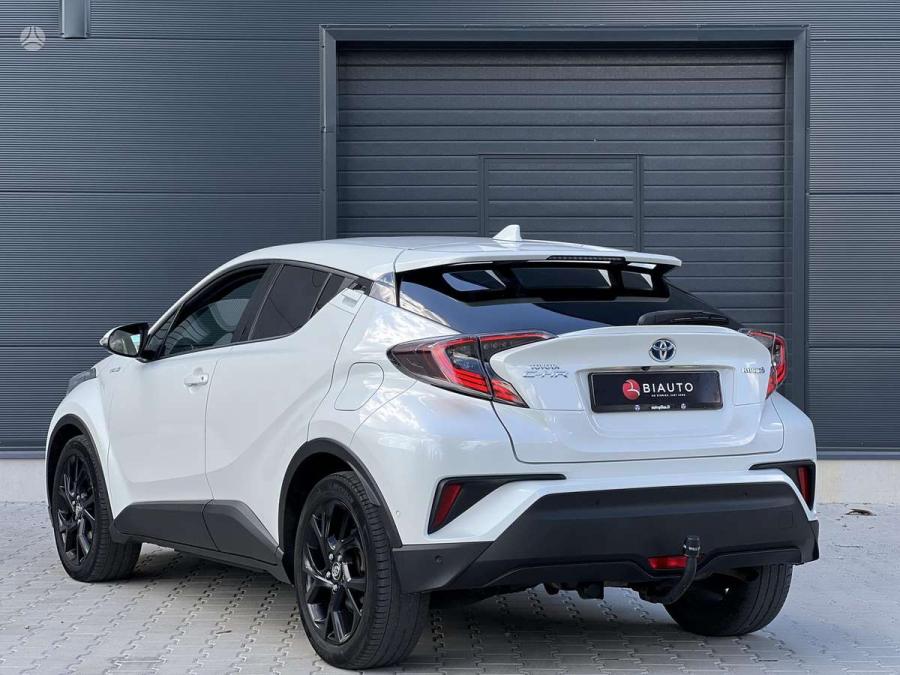 Белый Тойота C-HR 2017 в Утена, объемом двигателя 1.80 л и пробегом 149 тыс. км за 15700 €, фото 13 на AUTOMOTO.COM.LV