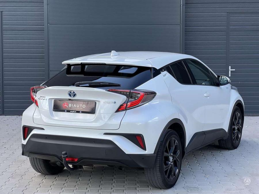 Белый Тойота C-HR 2017 в Утена, объемом двигателя 1.80 л и пробегом 149 тыс. км за 15700 €, фото 19 на AUTOMOTO.COM.LV