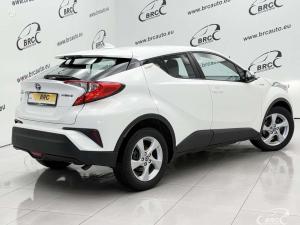Белый Тойота C-HR 2017 в Вильнюс, объемом двигателя 1.80 л и пробегом 141 тыс. км за 14900 €, фото 4 на AUTOMOTO.COM.LV