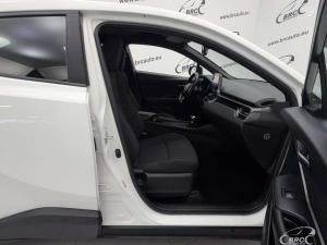 Белый Тойота C-HR 2017 в Вильнюс, объемом двигателя 1.80 л и пробегом 141 тыс. км за 14900 €, фото 6 на AUTOMOTO.COM.LV