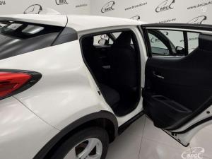 Белый Тойота C-HR 2017 в Вильнюс, объемом двигателя 1.80 л и пробегом 141 тыс. км за 14900 €, фото 14 на AUTOMOTO.COM.LV