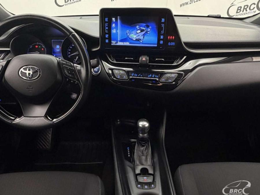 Белый Тойота C-HR 2017 в Вильнюс, объемом двигателя 1.80 л и пробегом 141 тыс. км за 14900 €, фото 16 на AUTOMOTO.COM.LV
