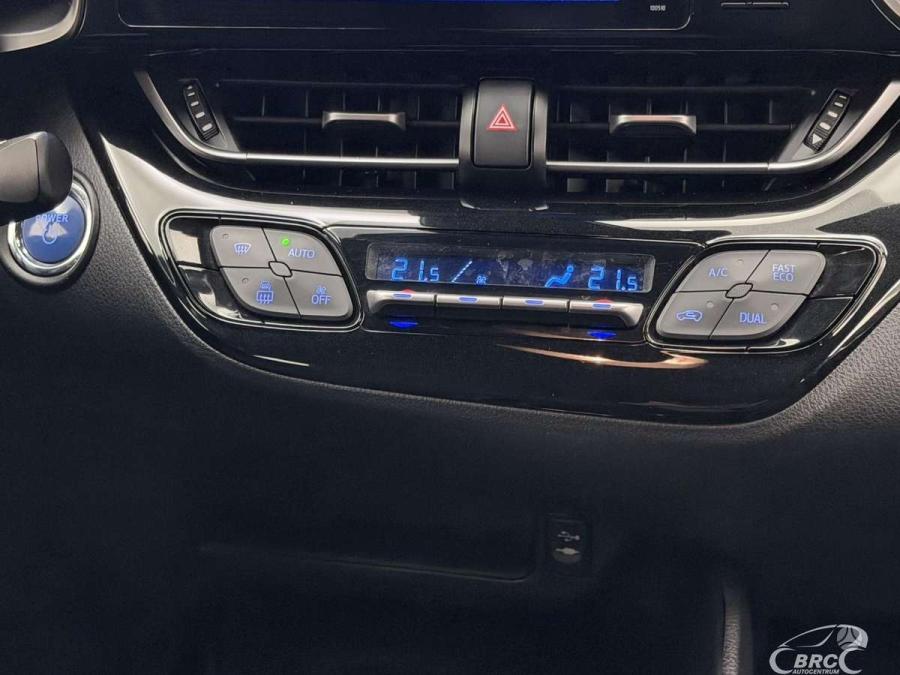 Белый Тойота C-HR 2017 в Вильнюс, объемом двигателя 1.80 л и пробегом 141 тыс. км за 14900 €, фото 18 на AUTOMOTO.COM.LV