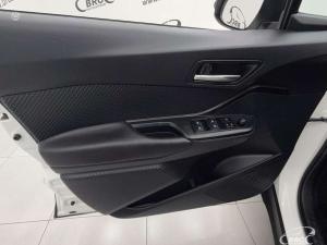 Белый Тойота C-HR 2017 в Вильнюс, объемом двигателя 1.80 л и пробегом 141 тыс. км за 14900 €, фото 21 на AUTOMOTO.COM.LV