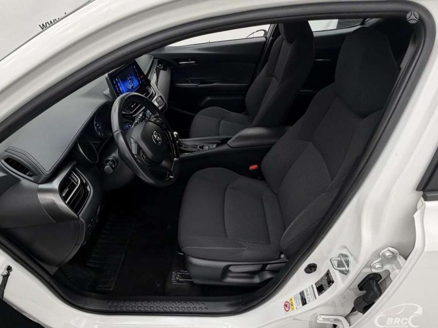 Белый Тойота C-HR 2017 в Вильнюс, объемом двигателя 1.80 л и пробегом 141 тыс. км за 14900 €, фото 22 на AUTOMOTO.COM.LV