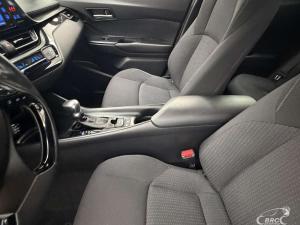 Белый Тойота C-HR 2017 в Вильнюс, объемом двигателя 1.80 л и пробегом 141 тыс. км за 14900 €, фото 24 на AUTOMOTO.COM.LV
