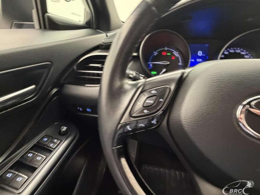 Белый Тойота C-HR 2017 в Вильнюс, объемом двигателя 1.80 л и пробегом 141 тыс. км за 14900 €, фото 30 на AUTOMOTO.COM.LV