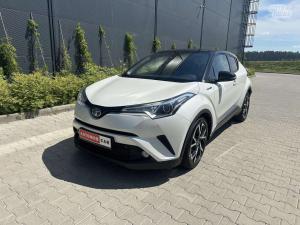 White Toyota C-HR 2017 in Vilnius, with an engine capacity of 1.80 L and mileage of 178 thousand km for 15450 €, photo 3 on AUTOMOTO.COM.LV