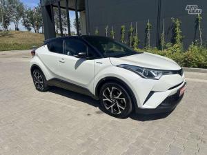 White Toyota C-HR 2017 in Vilnius, with an engine capacity of 1.80 L and mileage of 178 thousand km for 15450 €, photo 6 on AUTOMOTO.COM.LV