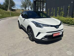 White Toyota C-HR 2017 in Vilnius, with an engine capacity of 1.80 L and mileage of 178 thousand km for 15450 €, photo 8 on AUTOMOTO.COM.LV