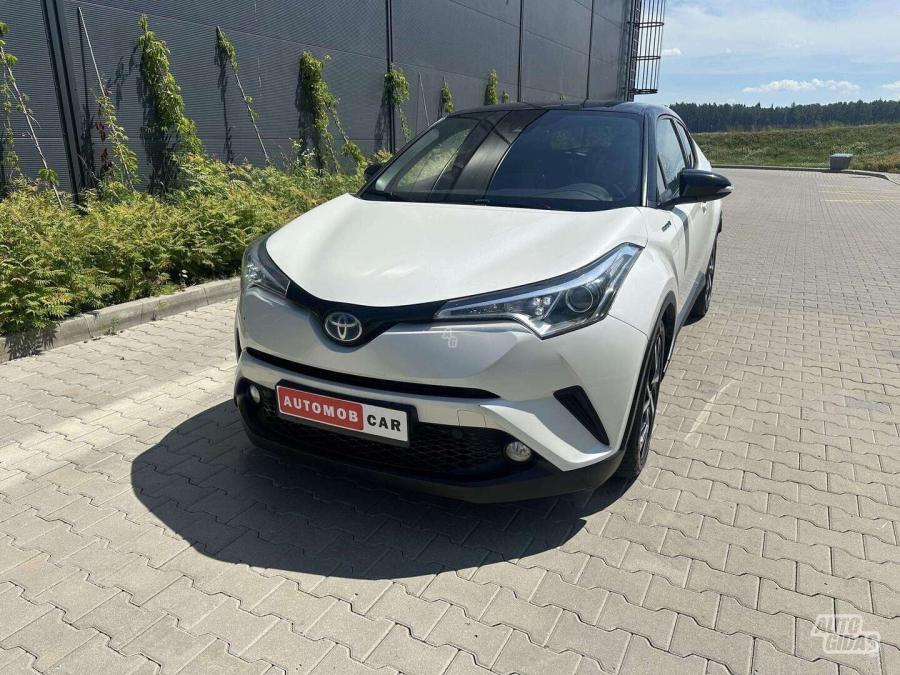 White Toyota C-HR 2017 in Vilnius, with an engine capacity of 1.80 L and mileage of 178 thousand km for 15450 €, photo 10 on AUTOMOTO.COM.LV