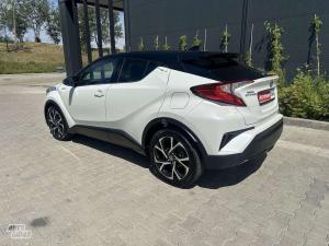 White Toyota C-HR 2017 in Vilnius, with an engine capacity of 1.80 L and mileage of 178 thousand km for 15450 €, photo 17 on AUTOMOTO.COM.LV
